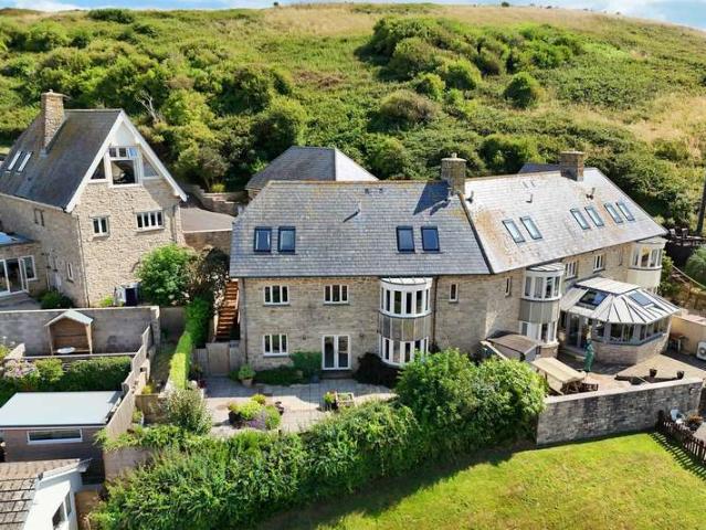 4 Bedroom Semi Detached House