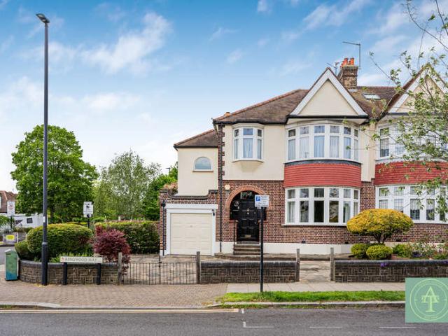 4 Bedroom Semi Detached House