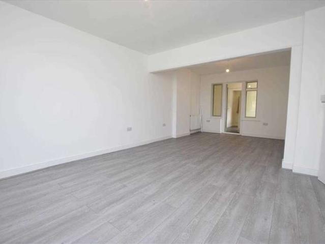 4 Bedroom Semi Detached House