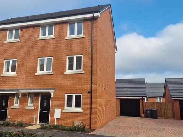 4 Bedroom Semi Detached House