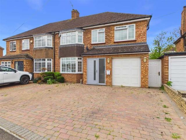 4 Bedroom Semi Detached House
