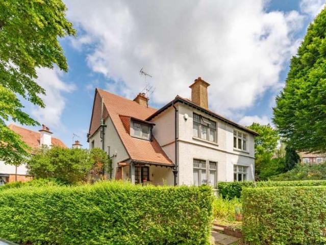 4 Bedroom Semi Detached House