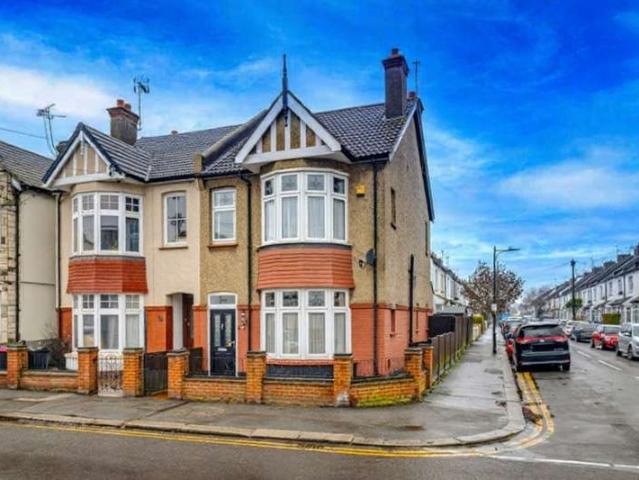4 Bedroom Semi Detached House