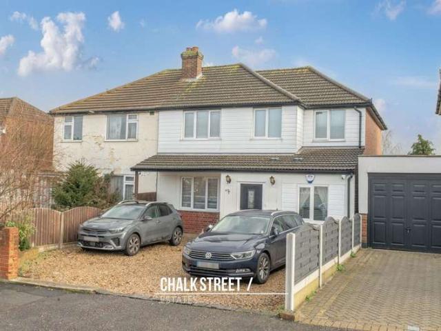 4 Bedroom Semi Detached House
