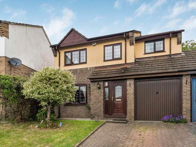 4 Bedroom Semi Detached House