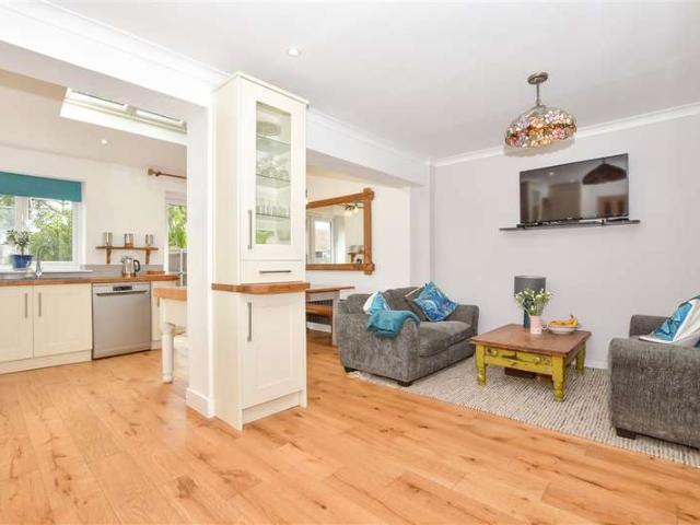 4 Bedroom Semi Detached House