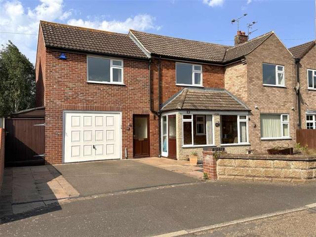 4 Bedroom Semi Detached House