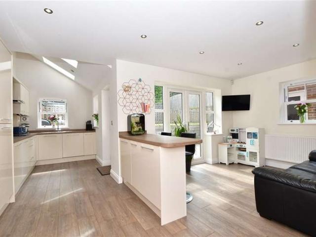 4 Bedroom Semi Detached House