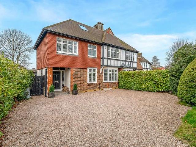 4 Bedroom Semi Detached House
