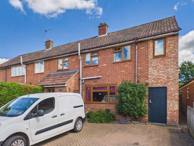 4 Bedroom Semi Detached House