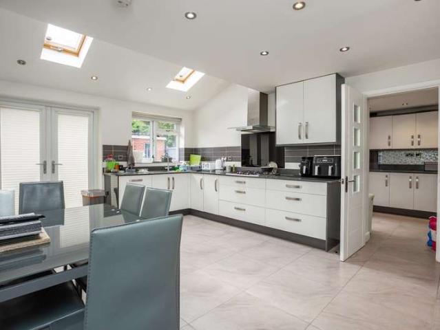 4 Bedroom Semi Detached House
