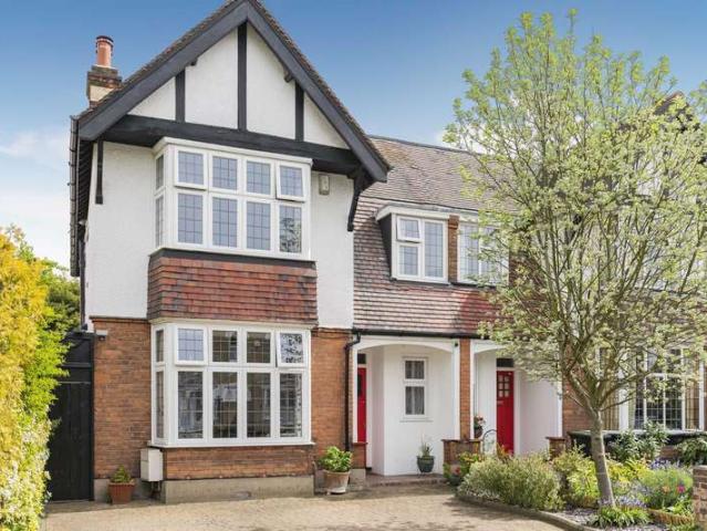 4 Bedroom Semi Detached House