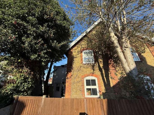 4 Bedroom Semi Detached House