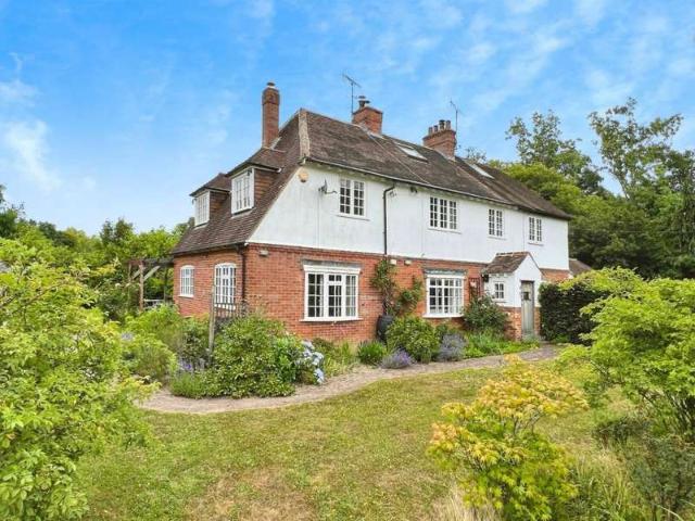4 Bedroom Semi Detached House