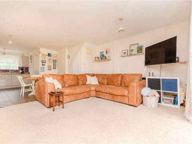 4 Bedroom Semi Detached House