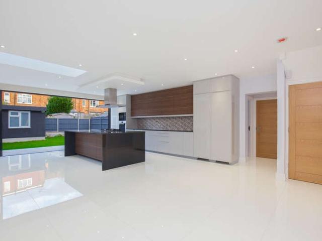 5 Bedroom Semi Detached House