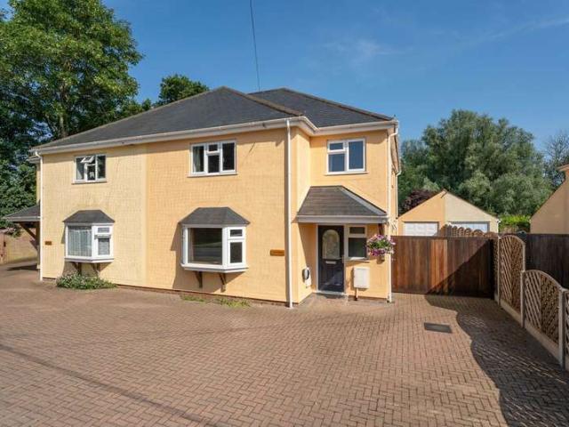 4 Bedroom Semi Detached House