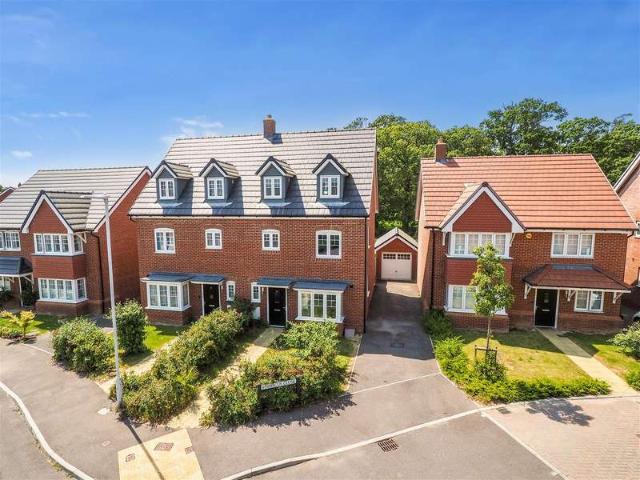 4 Bedroom Semi Detached House