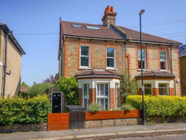 4 Bedroom Semi Detached House