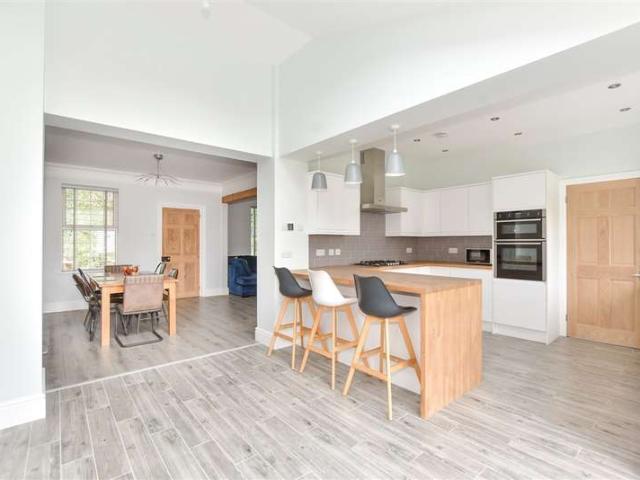4 Bedroom Semi Detached House