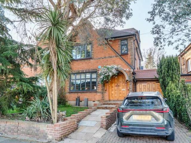 4 Bedroom Semi Detached House