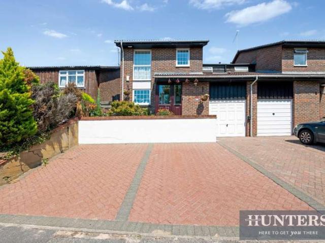 4 Bedroom Semi Detached House