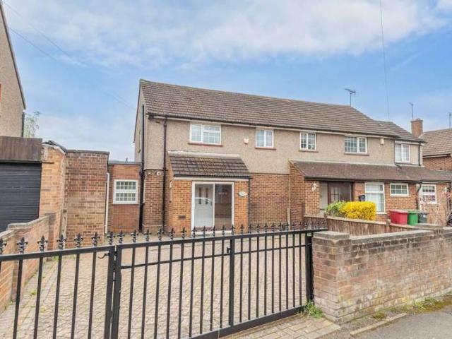 4 Bedroom Semi Detached House
