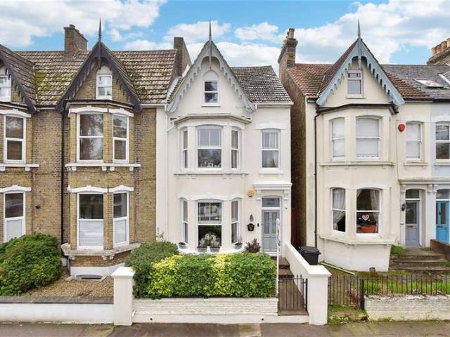 4 Bedroom Semi Detached House