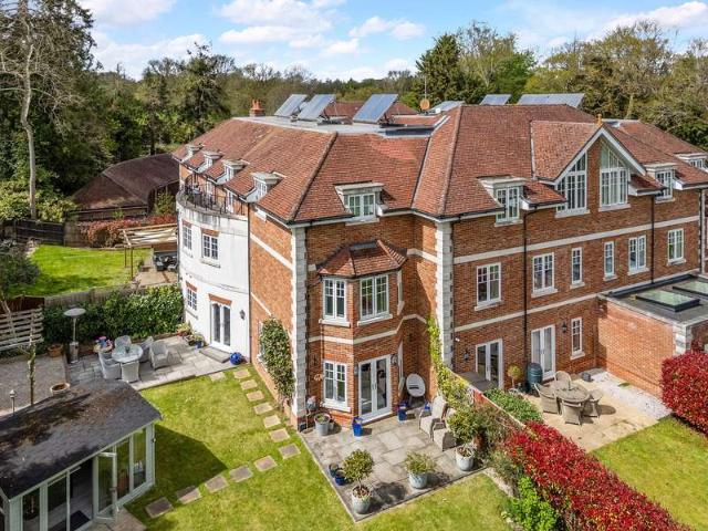 4 Bedroom Semi Detached House