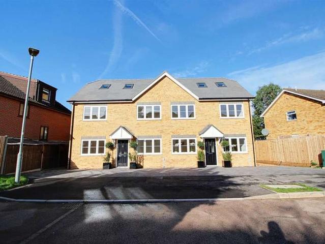 4 Bedroom Semi Detached House