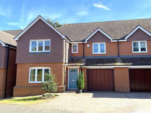 4 Bedroom Semi Detached House