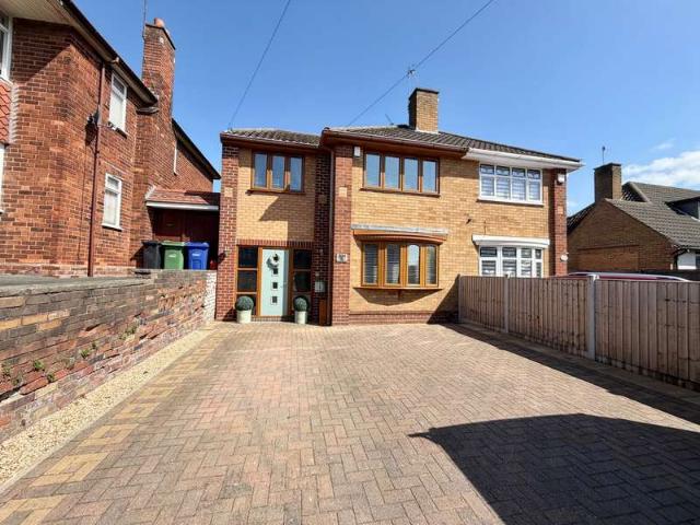 4 Bedroom Semi Detached House