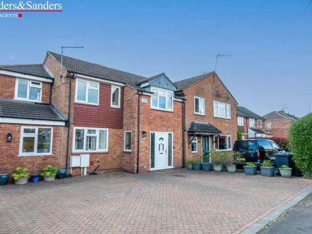 4 Bedroom Semi Detached House