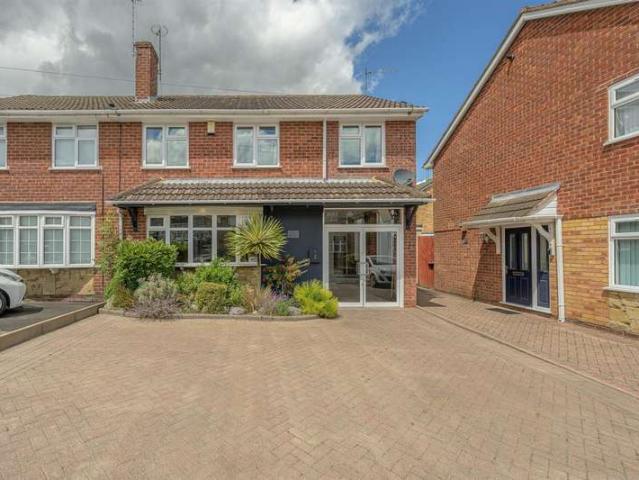4 Bedroom Semi Detached House