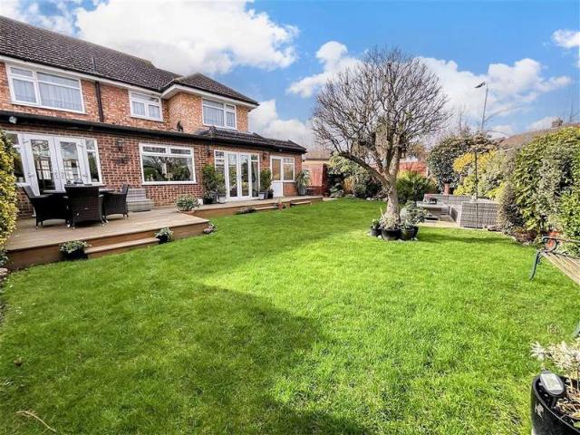 4 Bedroom Semi Detached House