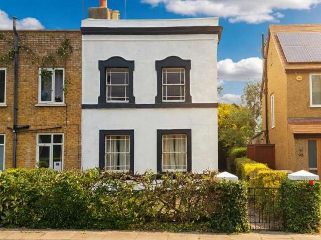 4 Bedroom Semi Detached House