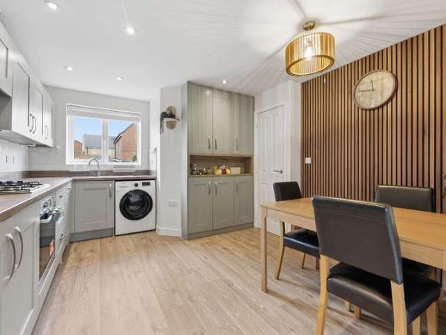 4 Bedroom Semi Detached House