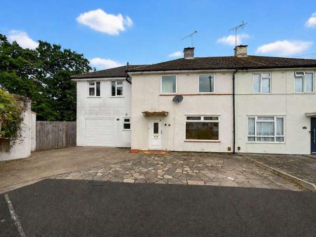 4 Bedroom Semi Detached House