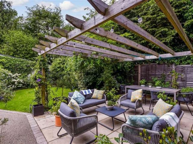 4 Bedroom Semi Detached House