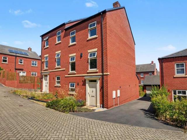 4 Bedroom Semi Detached House