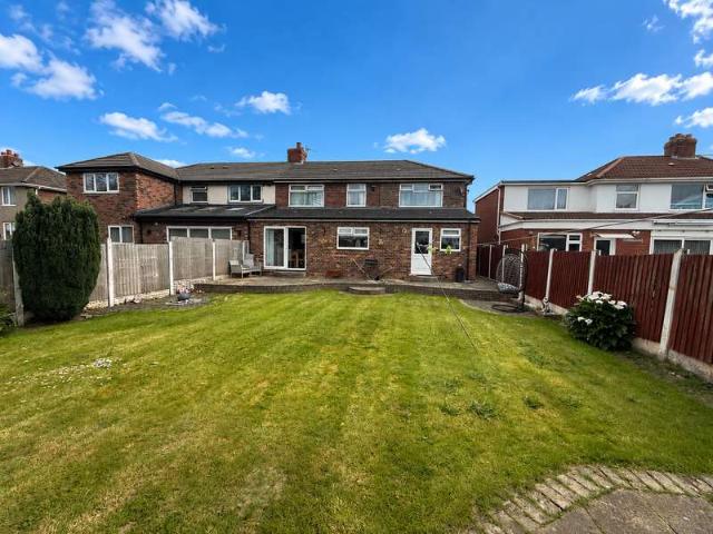 4 Bedroom Semi Detached House