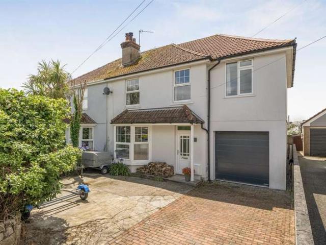 4 Bedroom Semi Detached House