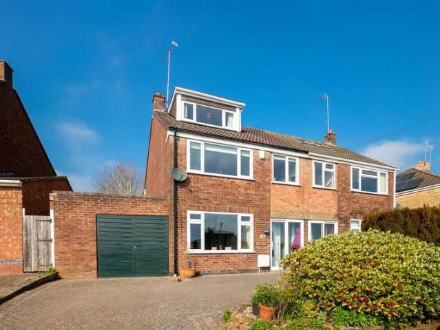 4 Bedroom Semi Detached House