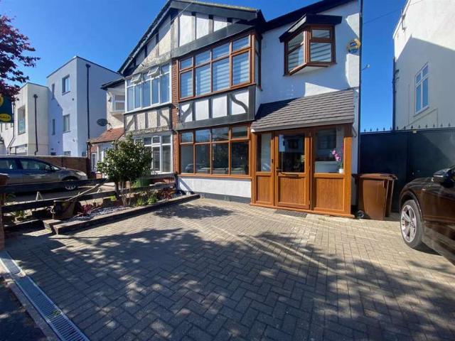 4 Bedroom Semi Detached House