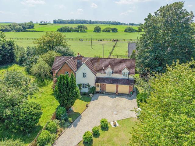 4 Bedroom Semi Detached House