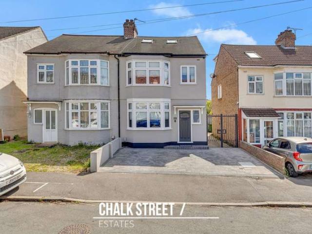 4 Bedroom Semi Detached House