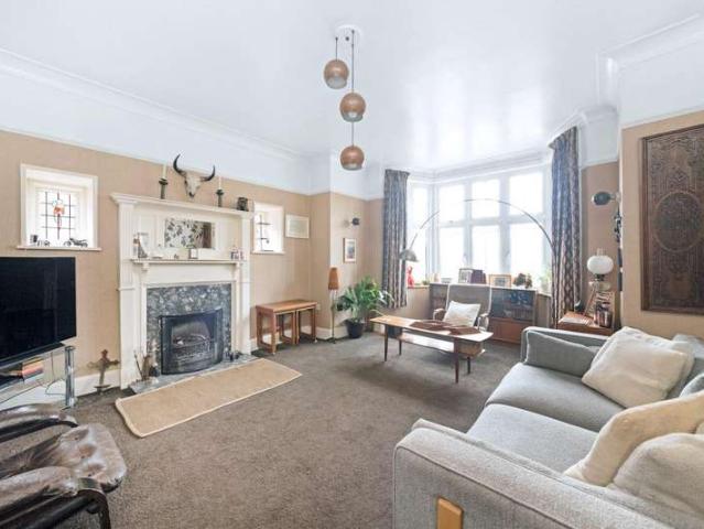 4 Bedroom Semi Detached House
