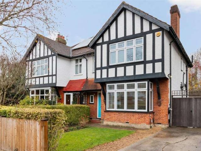 4 Bedroom Semi Detached House
