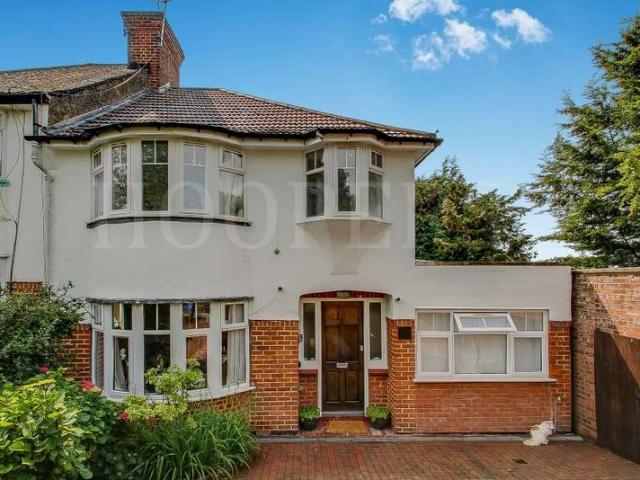 4 Bedroom Semi Detached House