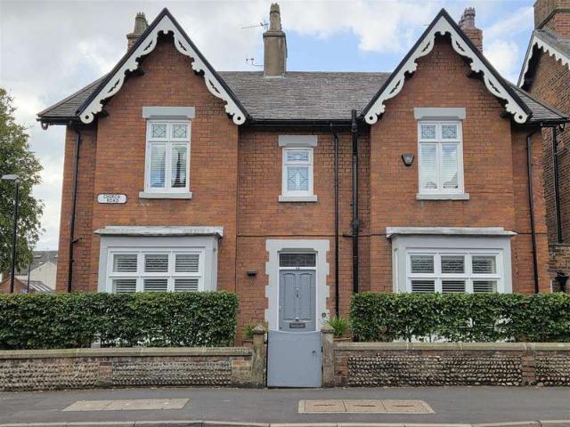 4 Bedroom Semi Detached House